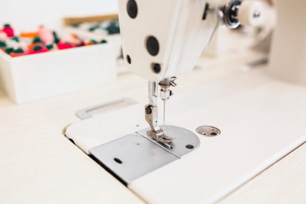 Mechanical Vs Computerized Sewing Machine - The Difference Explained